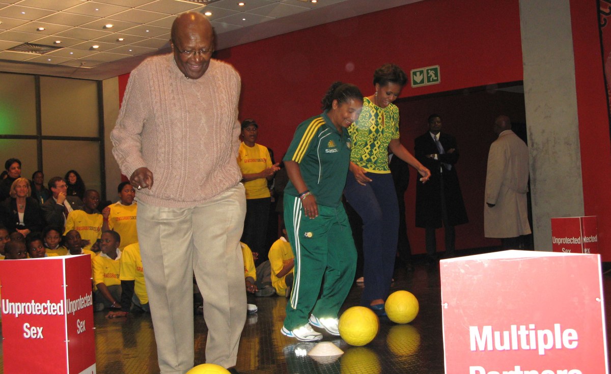 Michelle Obama Shows Off Her Football Skills - allAfrica.com